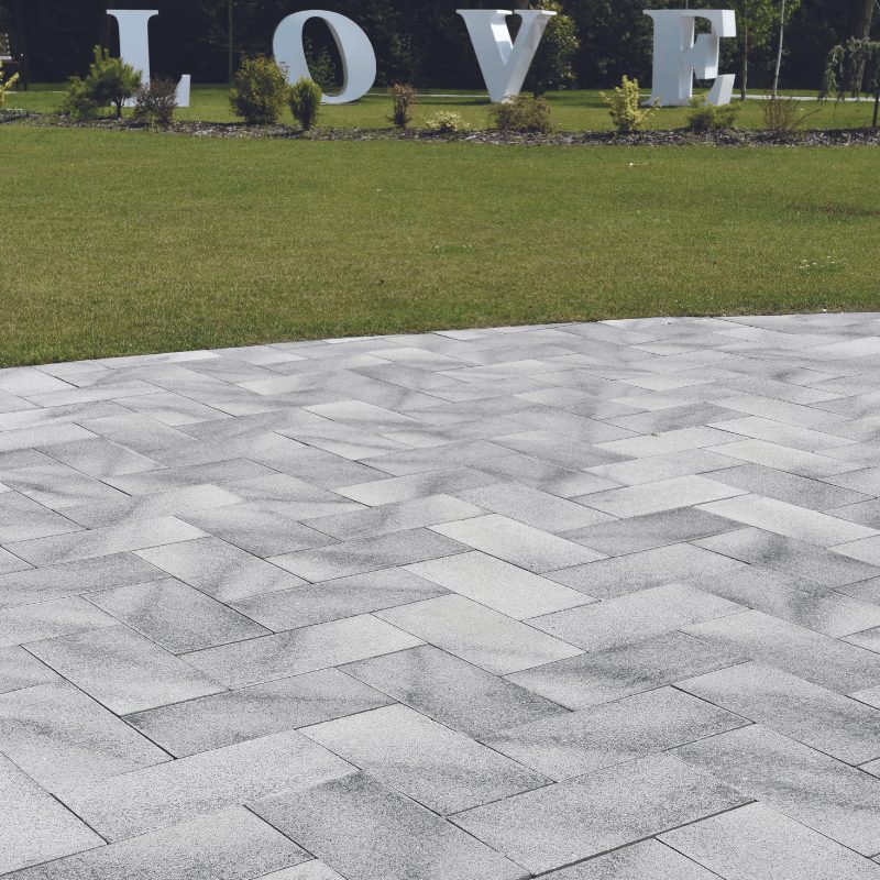 Pavaje și dale create pentru om, aprobate de prietenii omului.