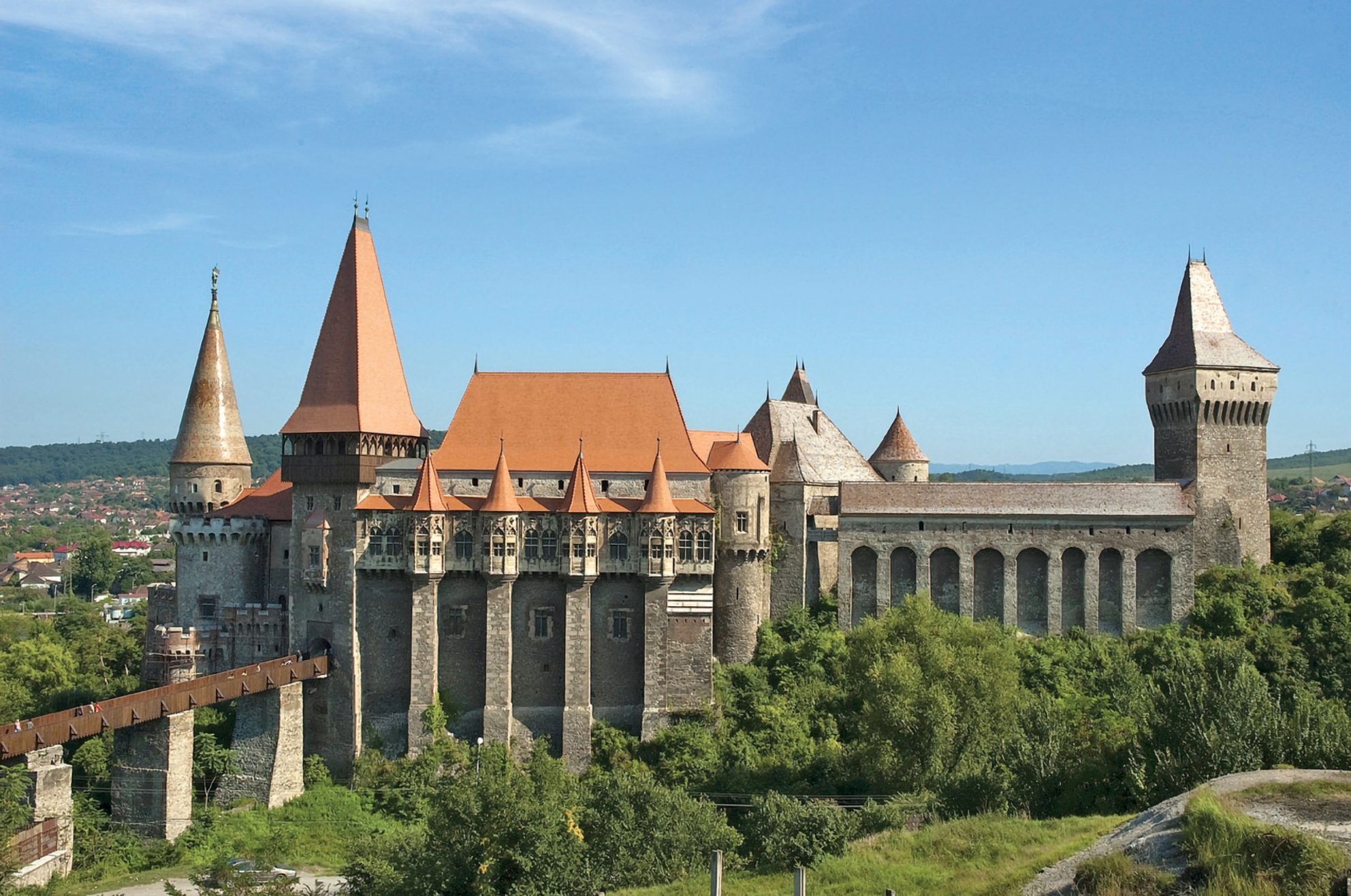Castelul Corvinilor din Hunedoara - restaurare cu tigla ceramica Tondach
